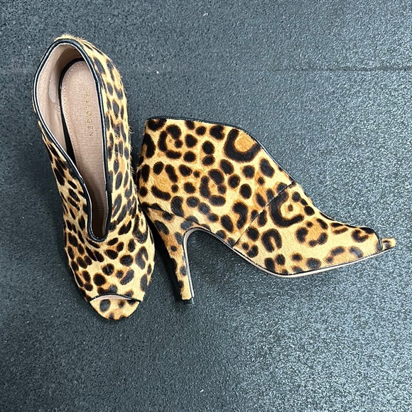 Halogen | Shoes | Halogen Leopard Print Peep Toe Ankle Bootheel Size 65 ...